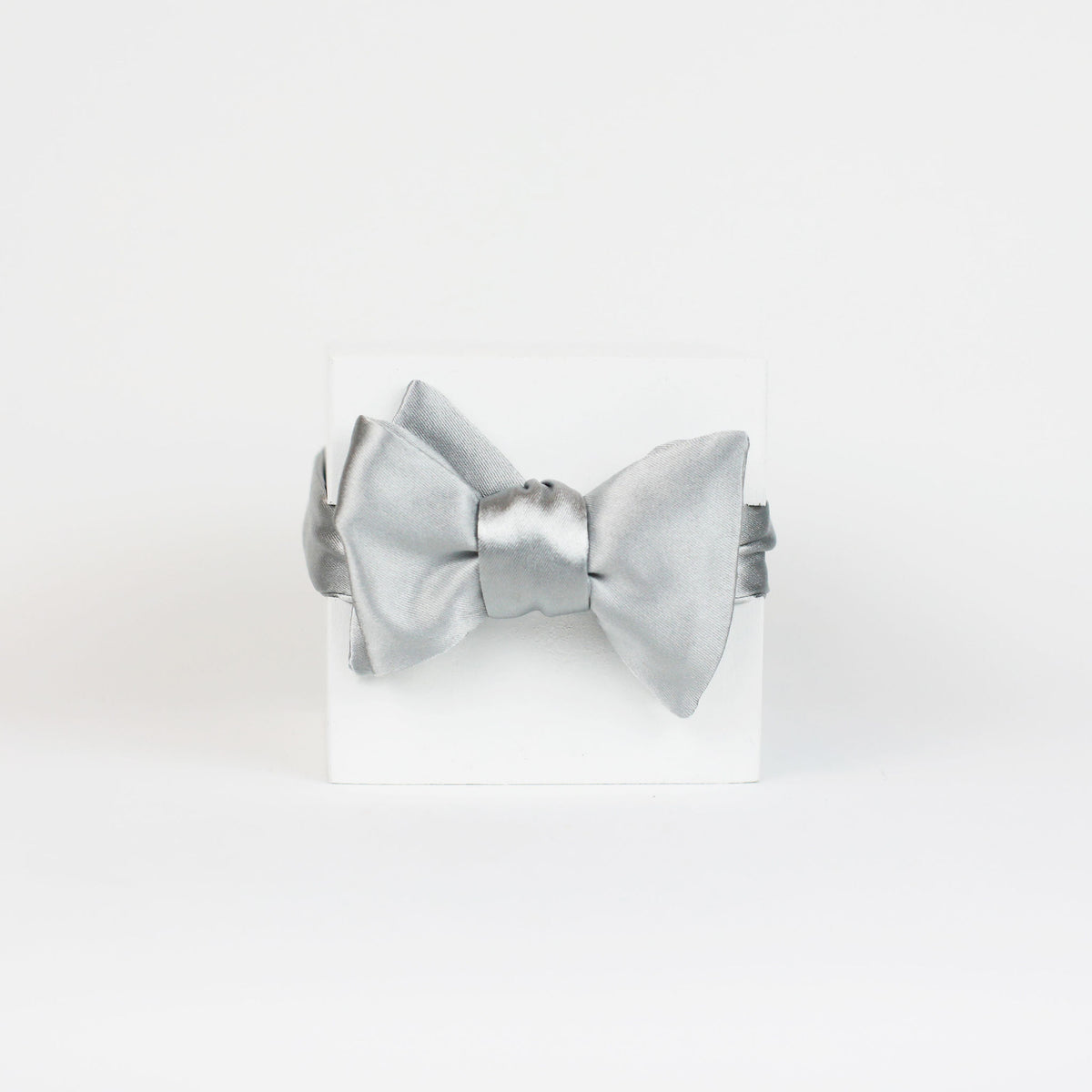 THE SIR EDWARD BOW TIE (SOLID) – A Polished Man